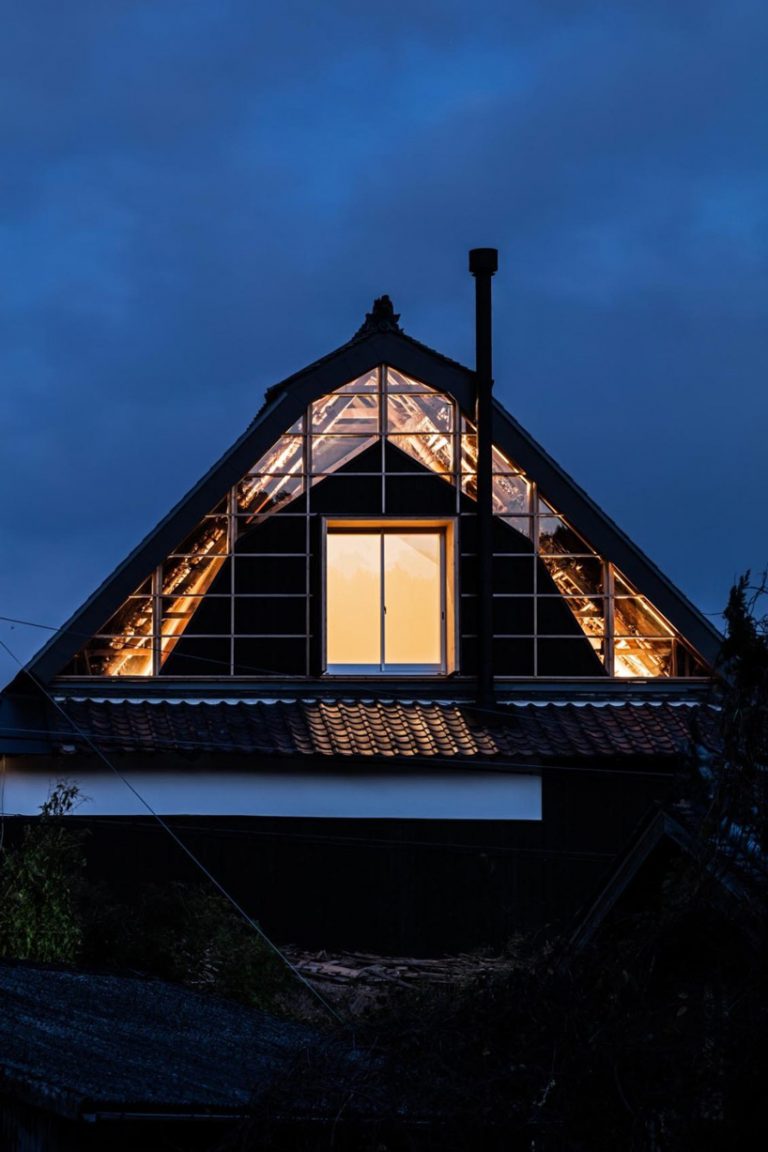 tadashi yoshimura breathes new life into thatched sloping roof of ...