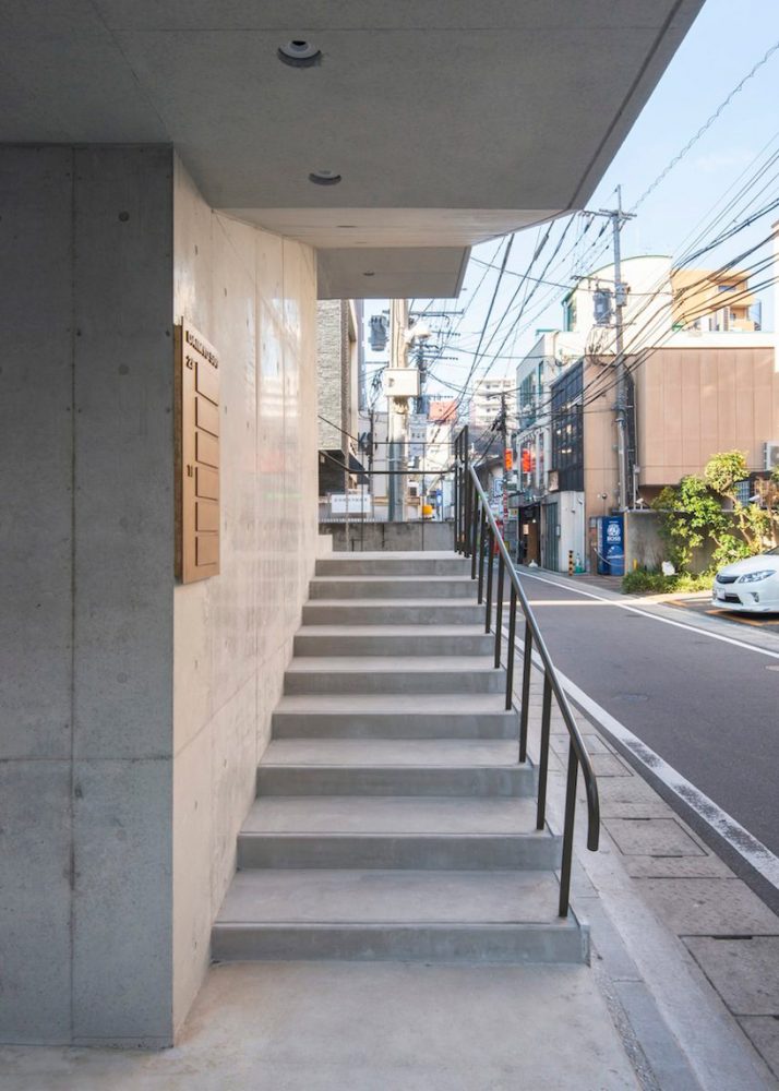 CASE-REAL completes concrete residential building in fukuoka, japan