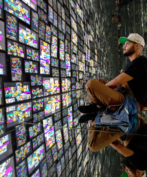 'museum of me' collages your digital self into a 360 degree chorus of ...