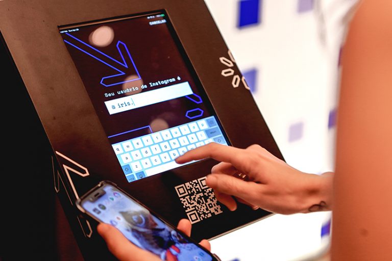 'museum of me' collages your digital self into a 360 degree chorus of ...