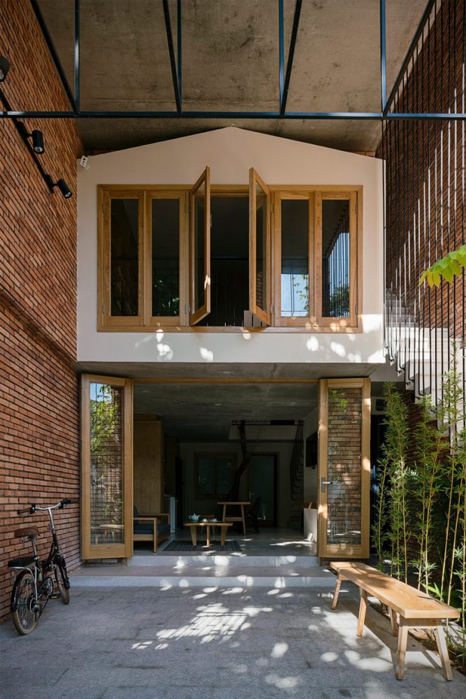IZ architects completes vietnamese house with front courtyard enclosed ...