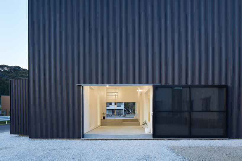 atelier kenta eto wraps cube house in black aluminum in kadokawa, japan
