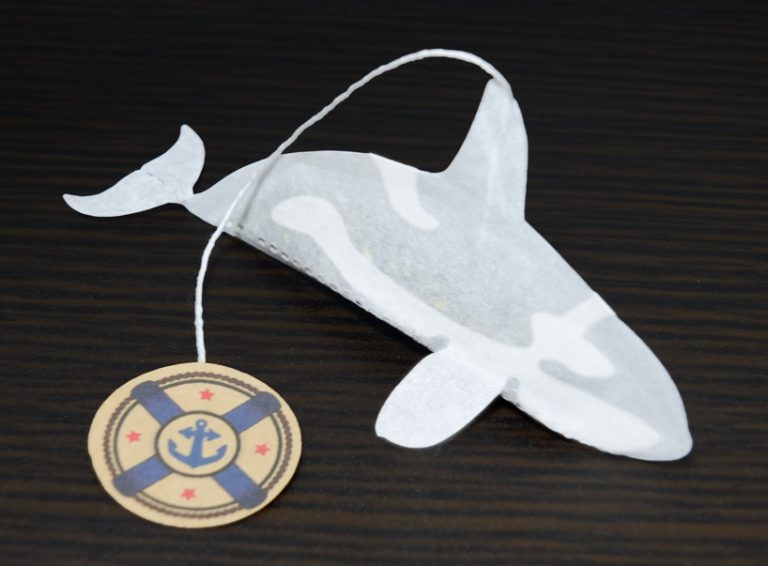ocean tea bag uses sea life-shaped sachets that come alive in your cup