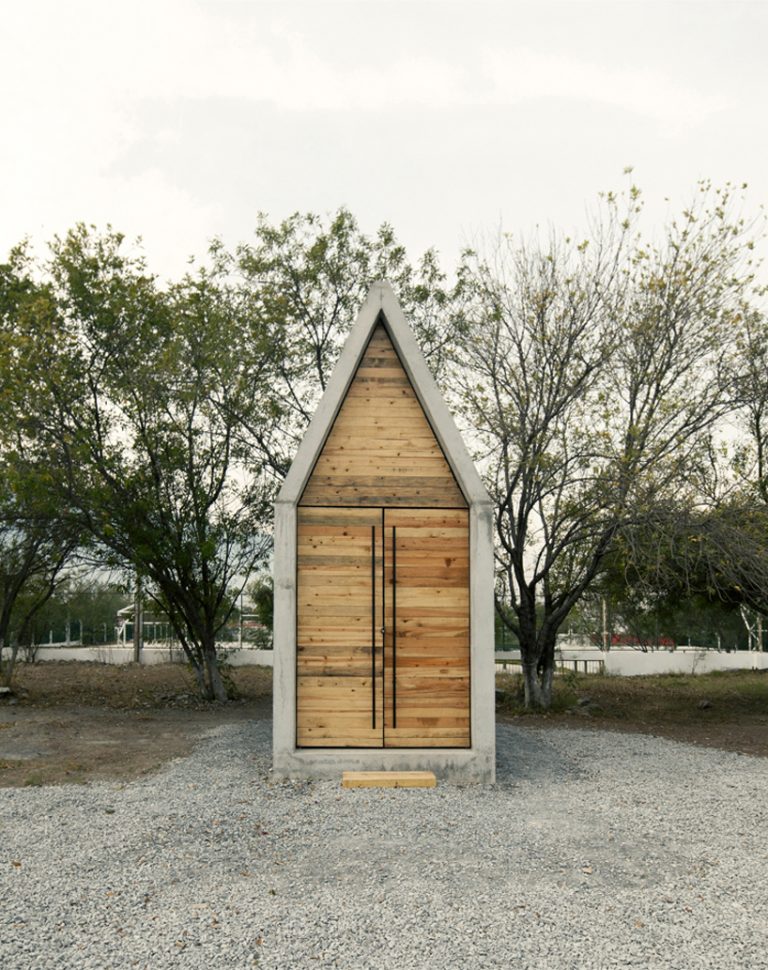 S-AR builds chapel in mexico using rough concrete and timber planks