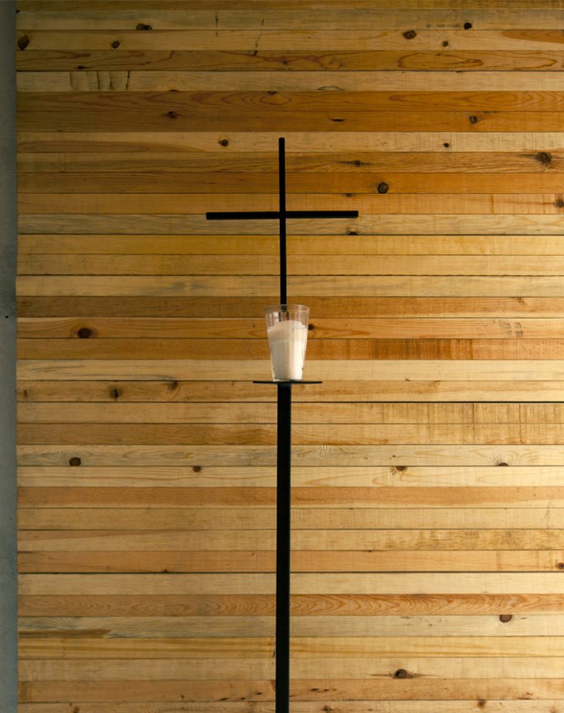 S-AR builds chapel in mexico using rough concrete and timber planks