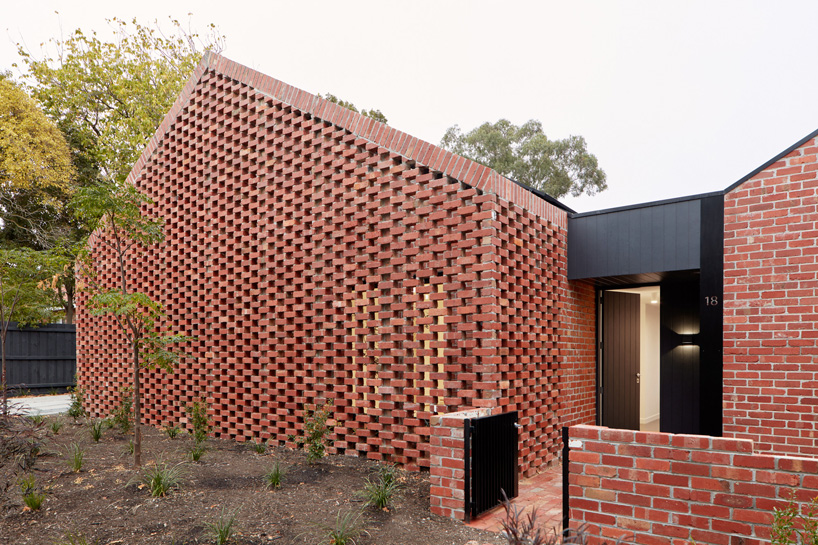 breathe architecture wraps bardolph gardens house in recycled brick ...