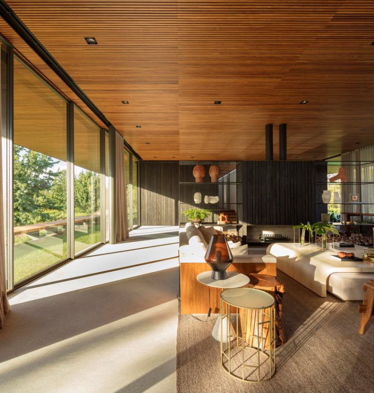 jacobsen arquitetura plans the FL house as slender transparent volume ...