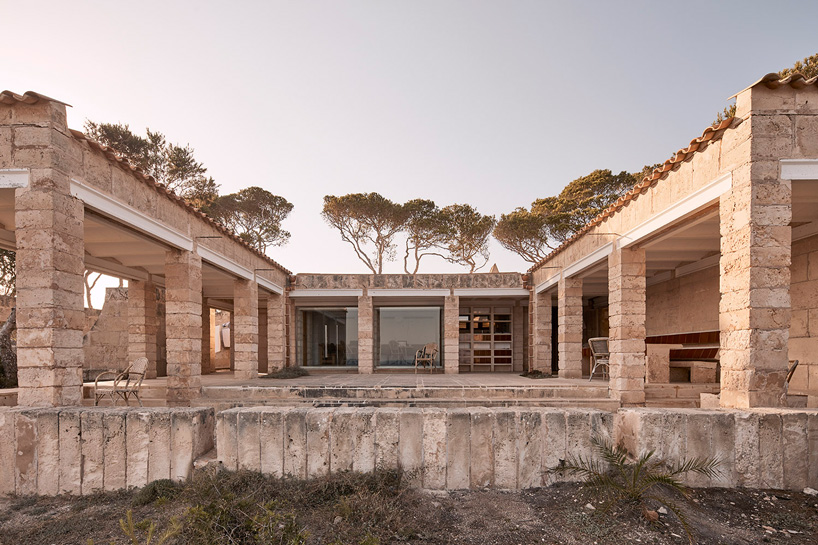 look inside jørn utzon's can lis family house from the 70s in mallorca
