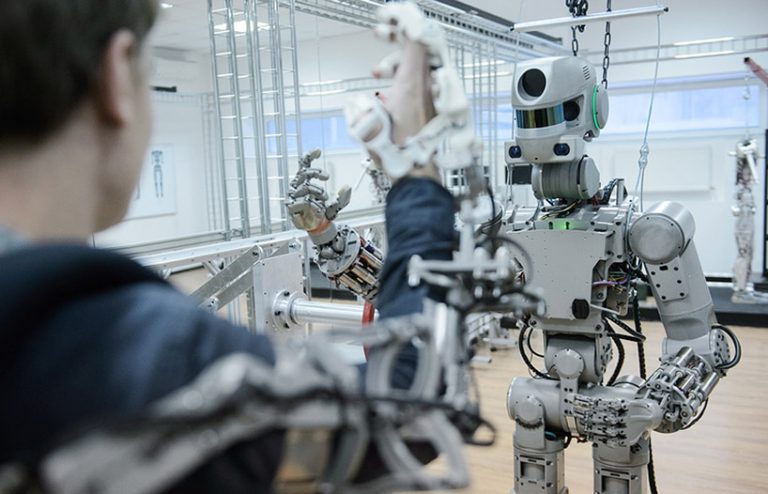 russia to send a humanoid robot in the commander's chair into space