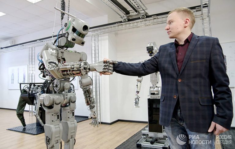 russia to send a humanoid robot in the commander's chair into space