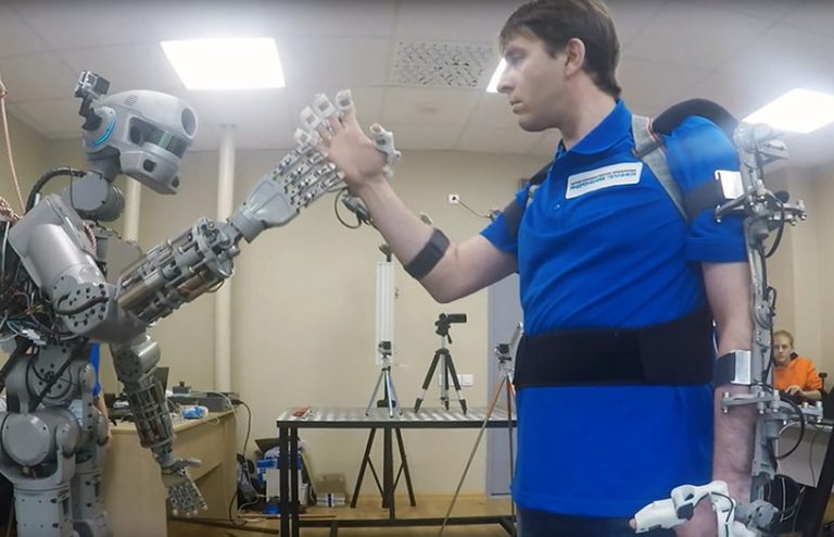 russia to send a humanoid robot in the commander's chair into space