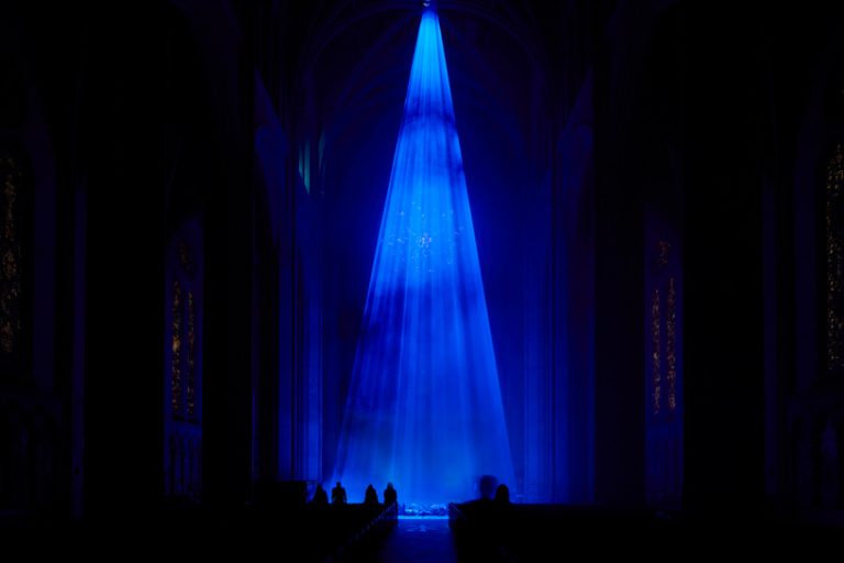 'grace light' illuminates san francisco cathedral with ephemeral atmosphere