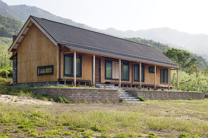 studio_GAON builds a timber house amid the mountains of south korea