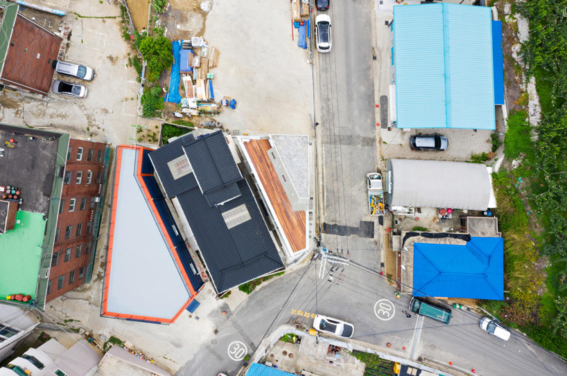 architects H2L builds concrete slit house on a triangular lot in south ...