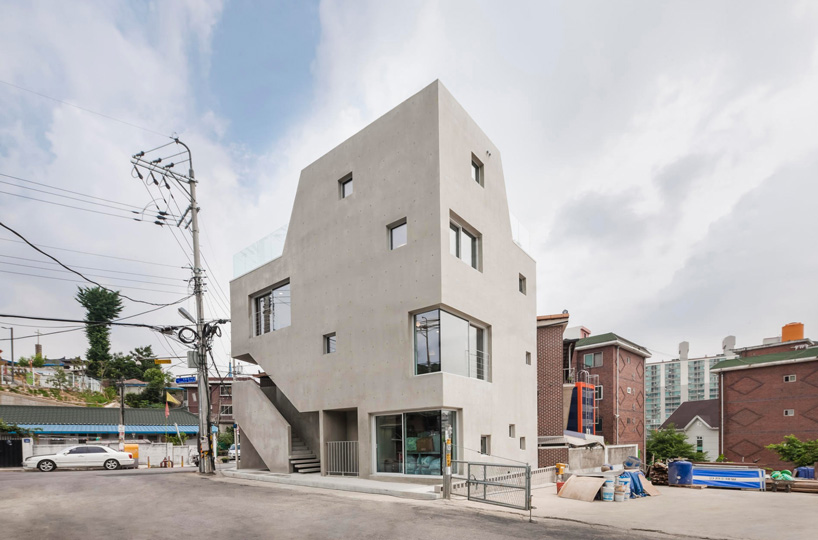 architects H2L builds concrete slit house on a triangular lot in south ...