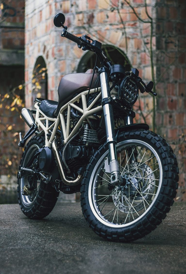webbed subframe shapes the custom ducati 750SS by LL motorcycles