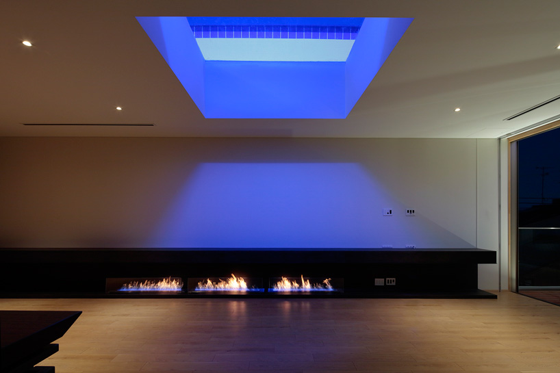 EASTERN design office stacks concrete square tubes for house in kyoto