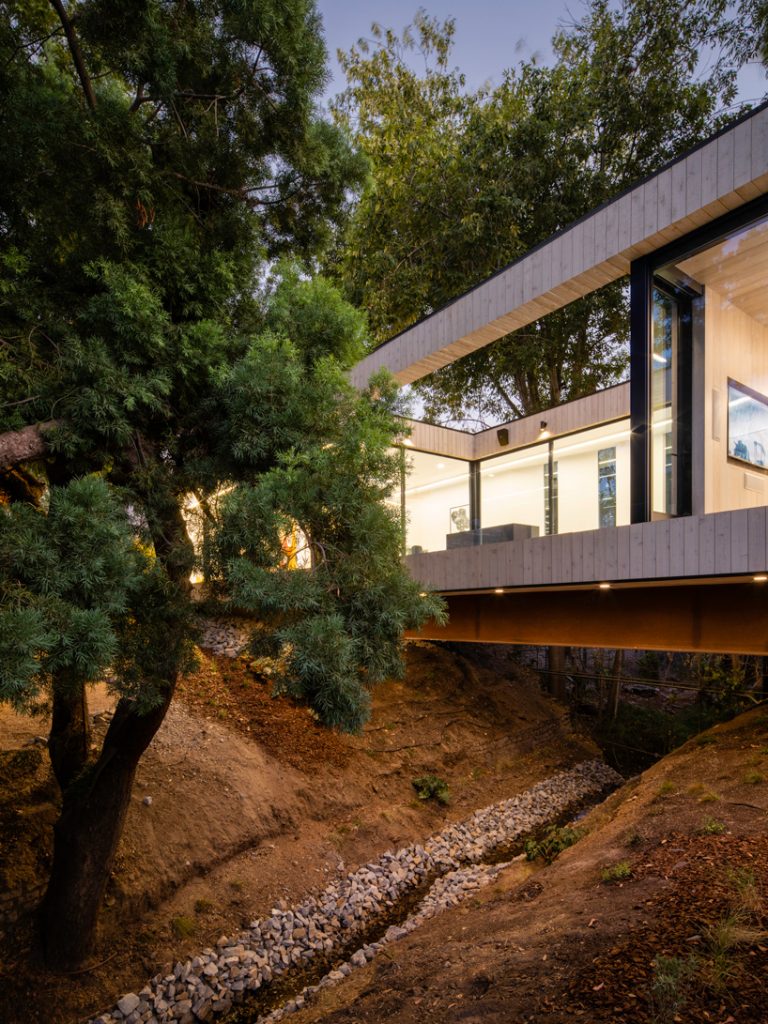 DBA's bridge house spans 60 meters over a natural stream in los angeles