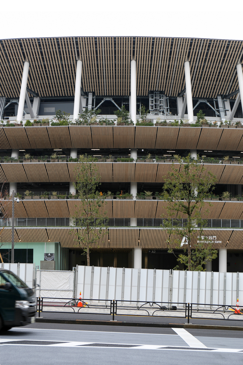 exclusive: kengo kuma's completed olympic stadium for tokyo 2020