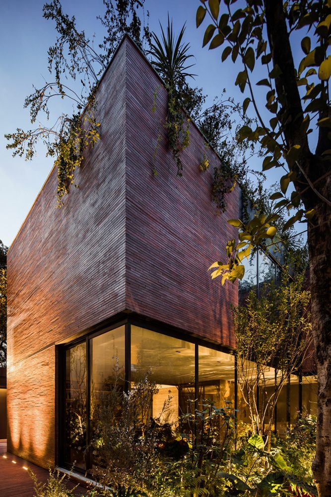 esrawe studio shapes casa sierra fría in mexico as a monolithic brick ...