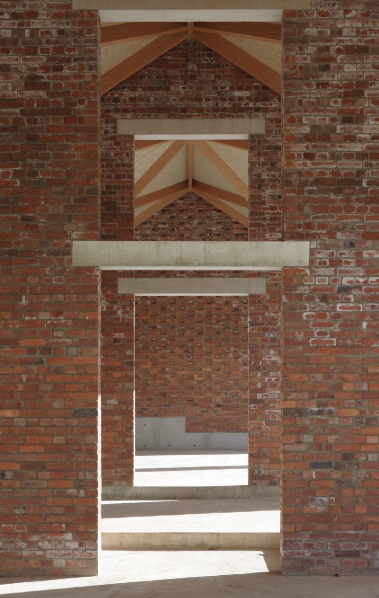 stephen taylor architects' shatwell farm expresses arched colonnades