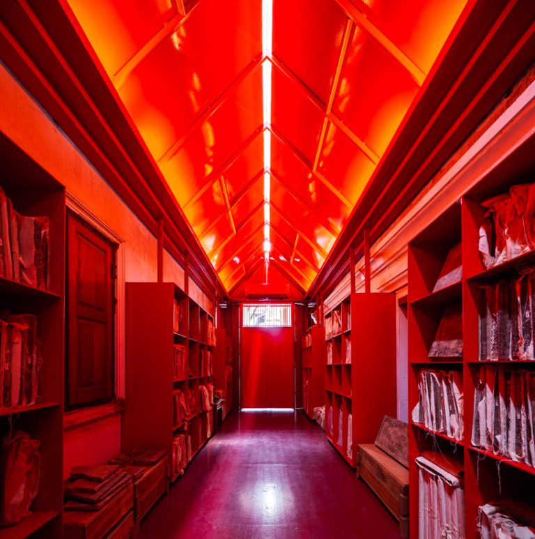 walllasia inserts a tiny red museum into bangkok's royal monastery
