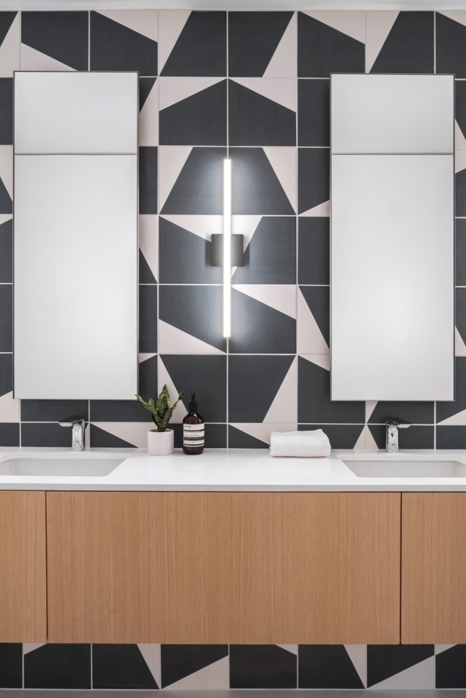 stradella residence by EYRC overlooks stone canyon reservoir in bel air ...