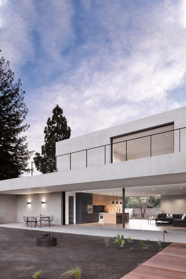 stradella residence by EYRC overlooks stone canyon reservoir in bel air ...