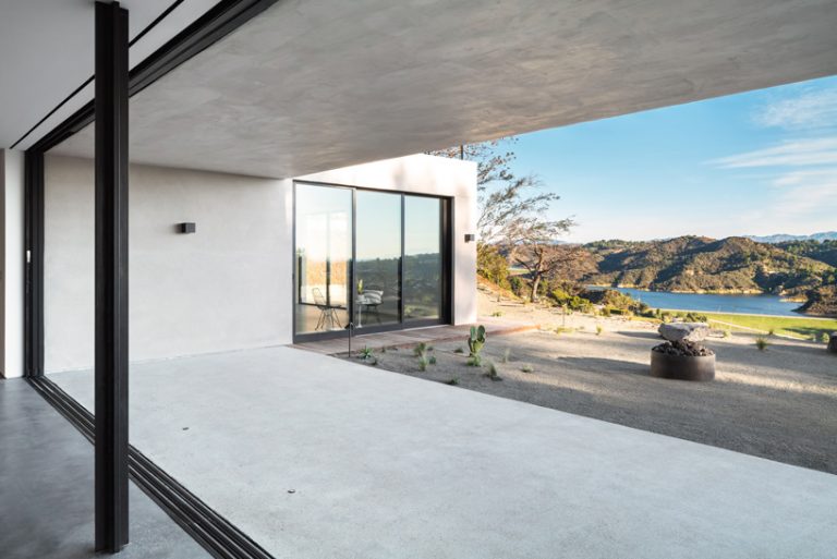 stradella residence by EYRC overlooks stone canyon reservoir in bel air ...