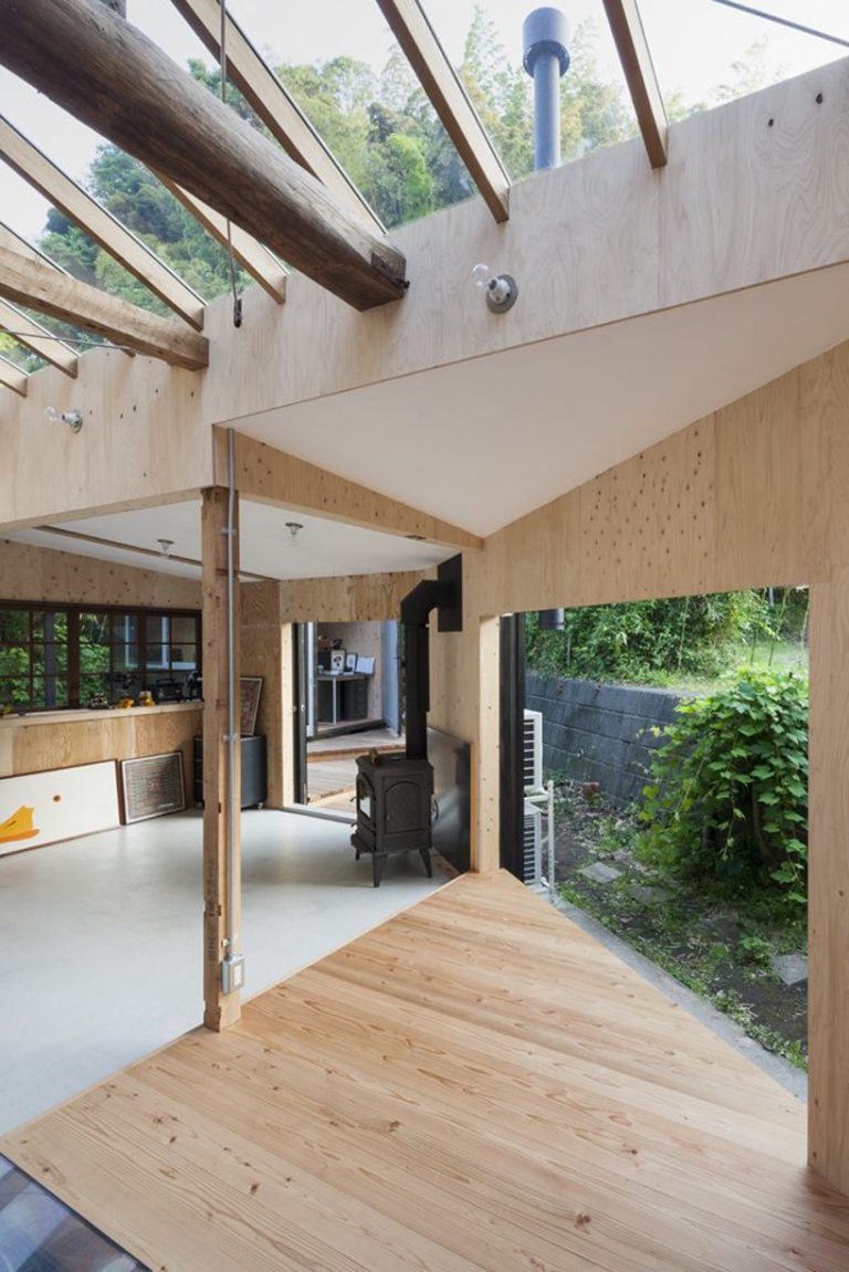 atelier ryo abe renovates japanese wooden shed into house & atelier ...