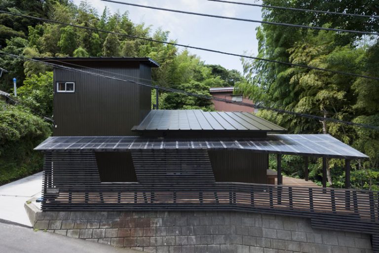 atelier ryo abe renovates japanese wooden shed into house & atelier ...