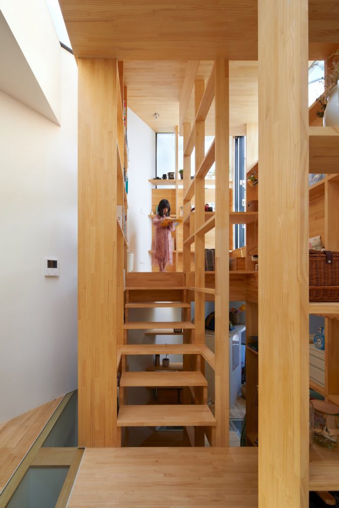 fujiwaramuro architects' narrow house in tezukayama, japan, is built ...