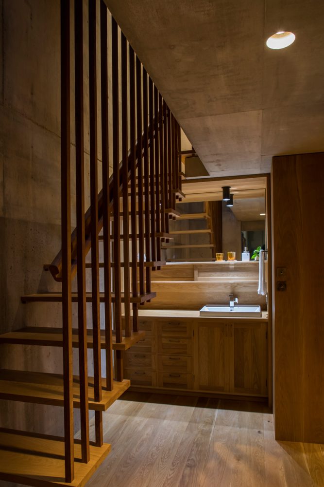 sagamine house by tomoaki uno architects is a concrete dwelling in japan