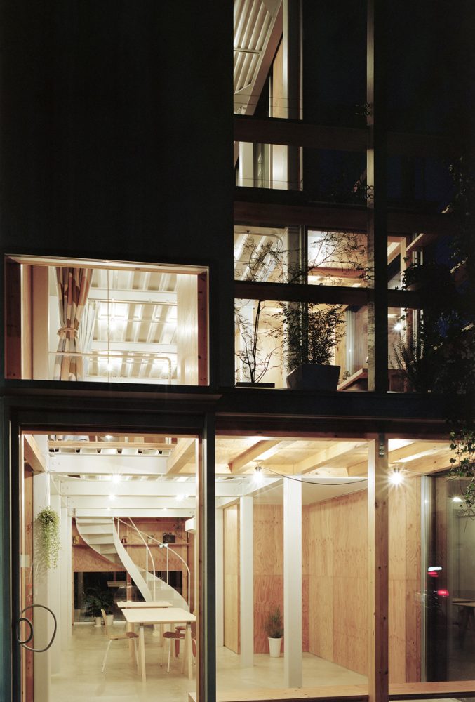 BORD combines steel and wooden frames into 'house for hamacho' in japan