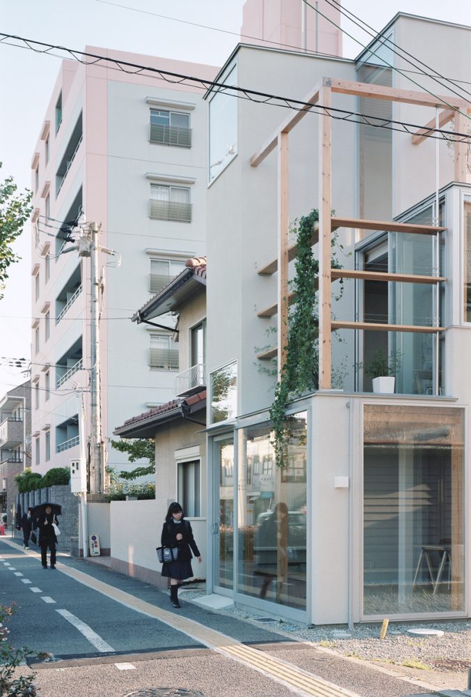 BORD combines steel and wooden frames into 'house for hamacho' in japan