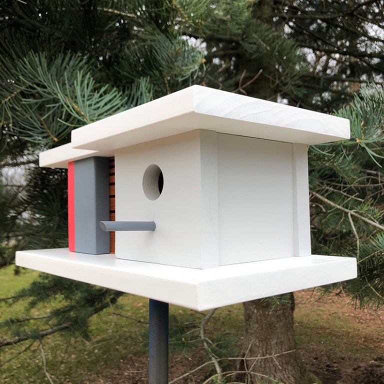 these modernist birdhouses have been shaped after palm springs' mid ...