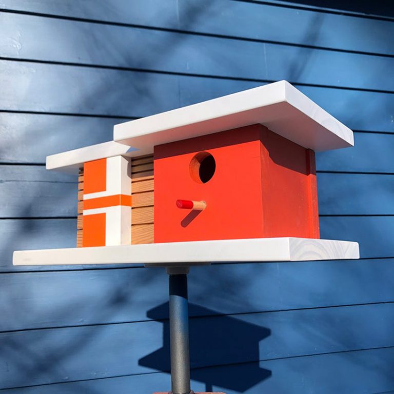 these modernist birdhouses have been shaped after palm springs' mid ...