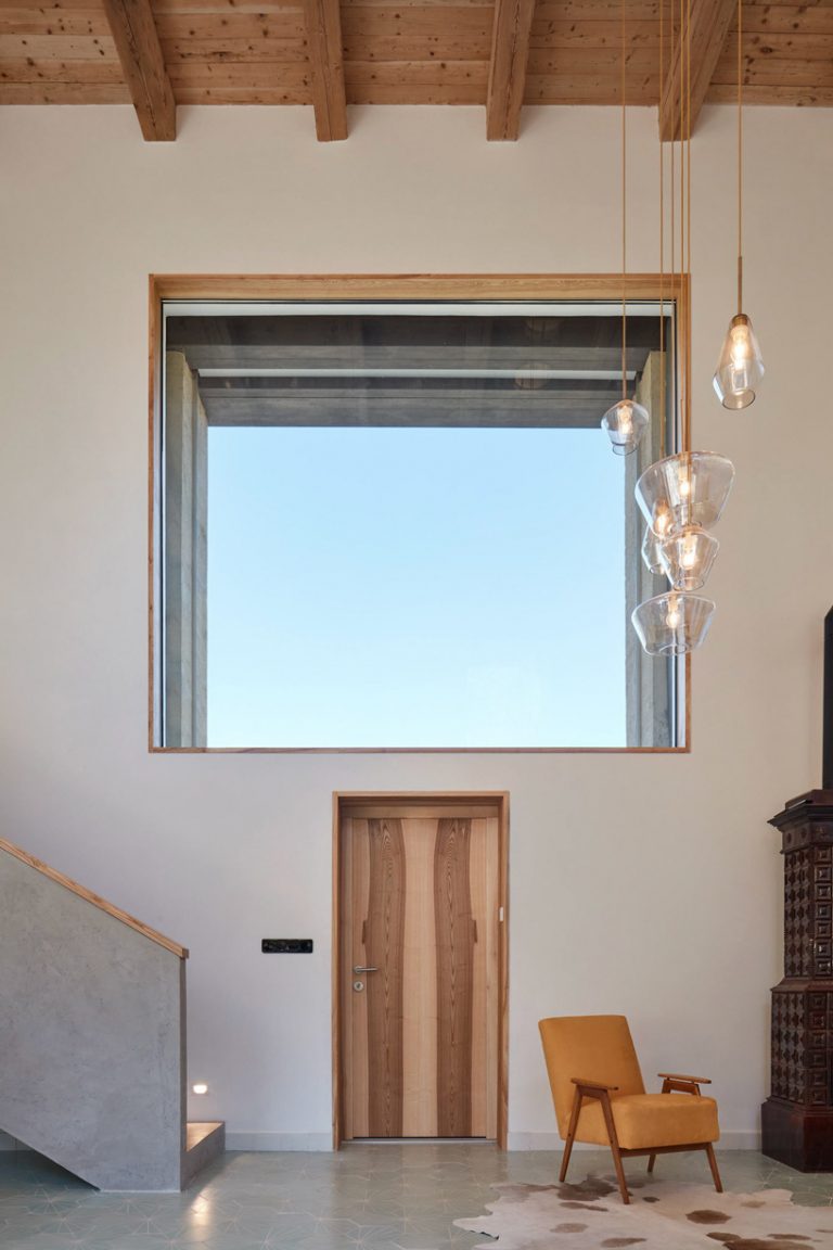 ORA inserts contemporary house inside a brick ruin in the czech republic