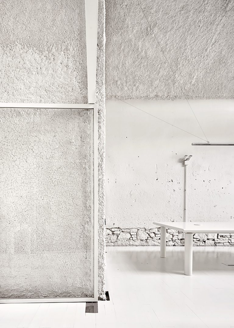 arquitectura-G creates 'acid house,' a light-filled, creative co ...