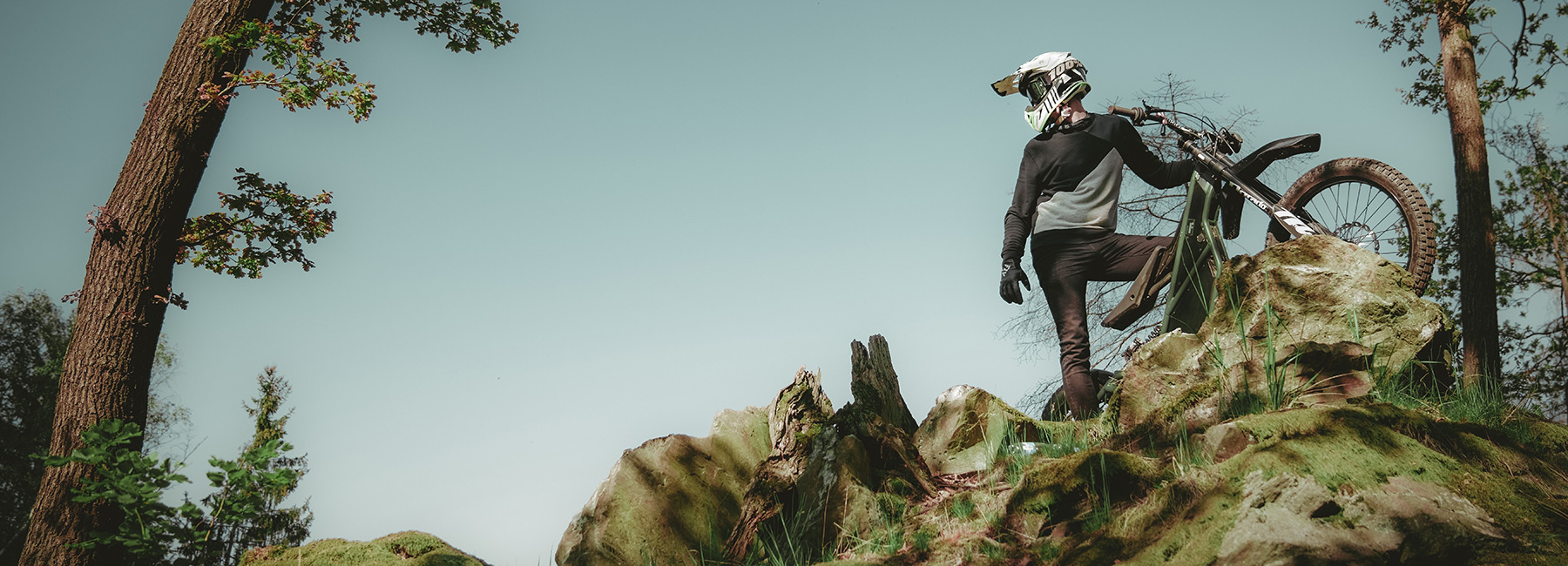 kuberg ranger is an electric dirt bike/scooter hybrid with a pop-up seat