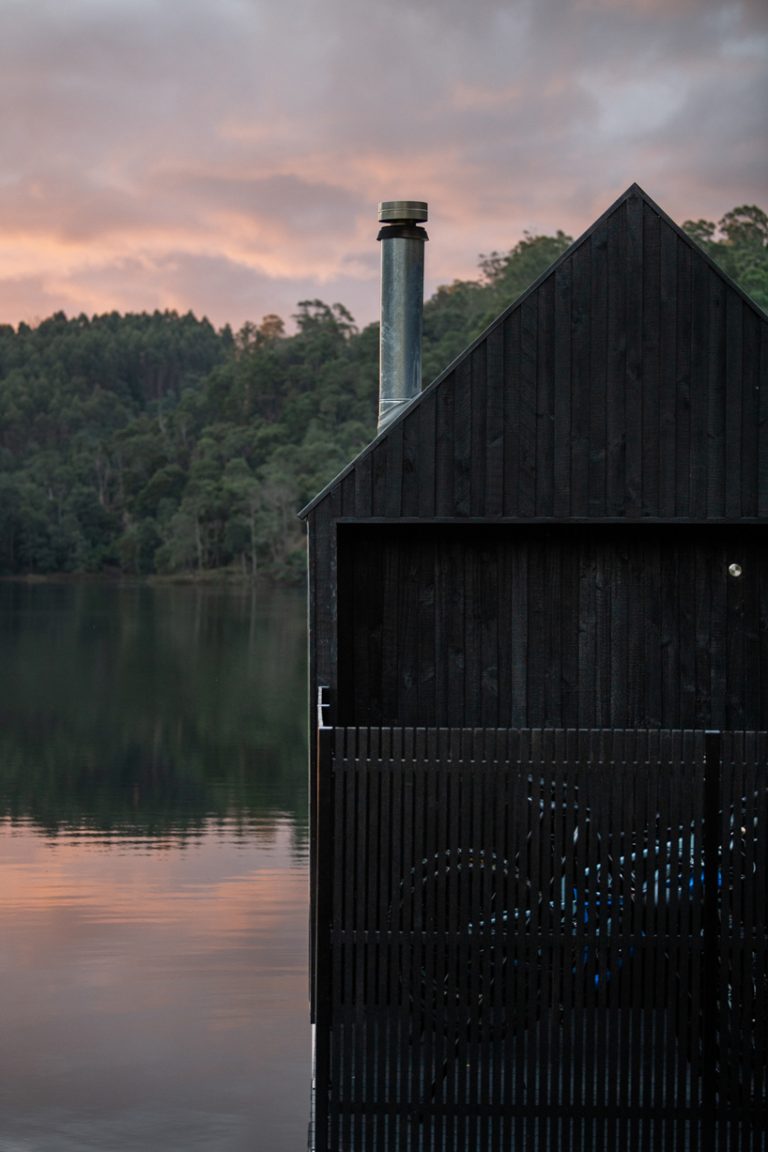 licht architecture builds a floating sauna on lake derby in tasmania