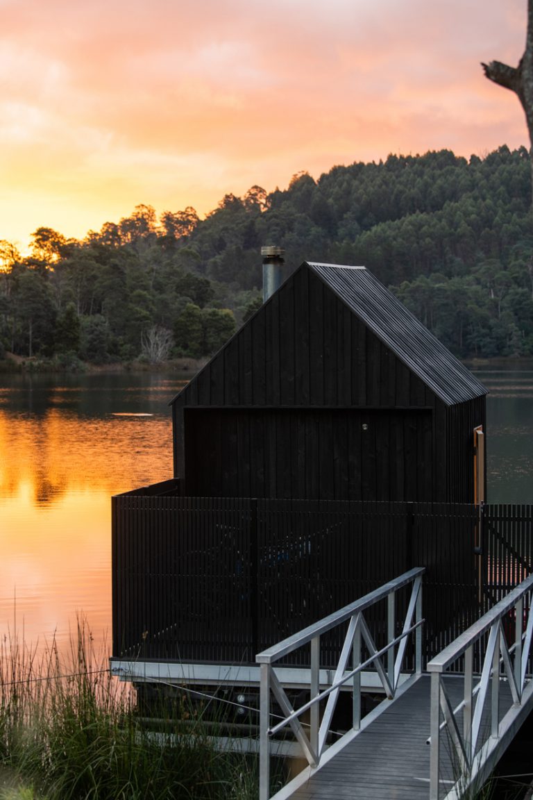 licht architecture builds a floating sauna on lake derby in tasmania