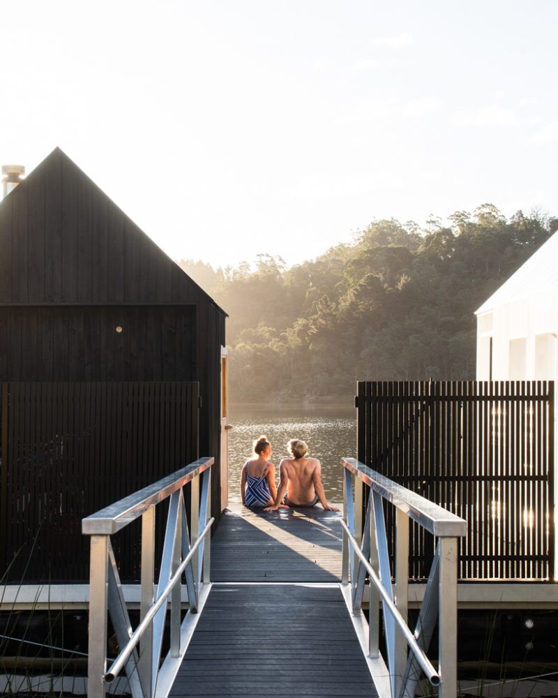 licht architecture builds a floating sauna on lake derby in tasmania