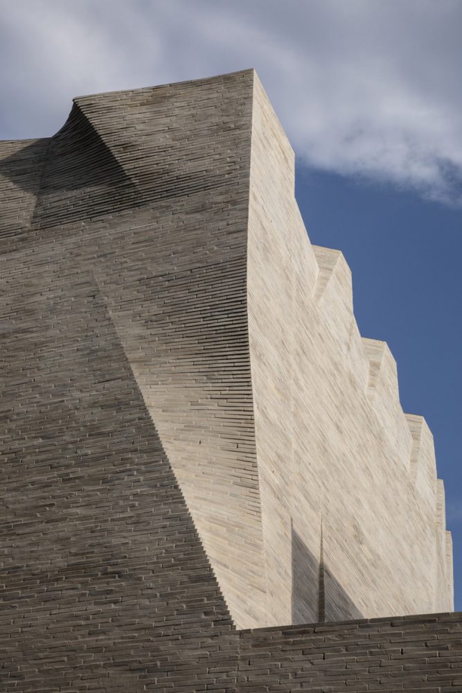 curved brick façade links gallery, performance hall + garden in sydney ...