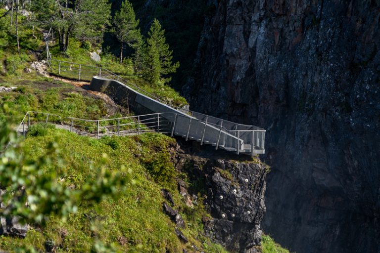 carl-viggo hølmebakk step bridge spans vøringsfossen waterfall in norway