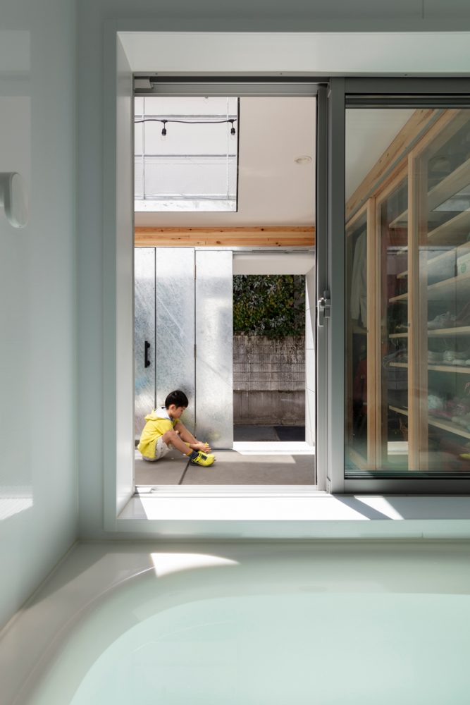 open sky house by YSAA exposes everyday life to nature in tokyo