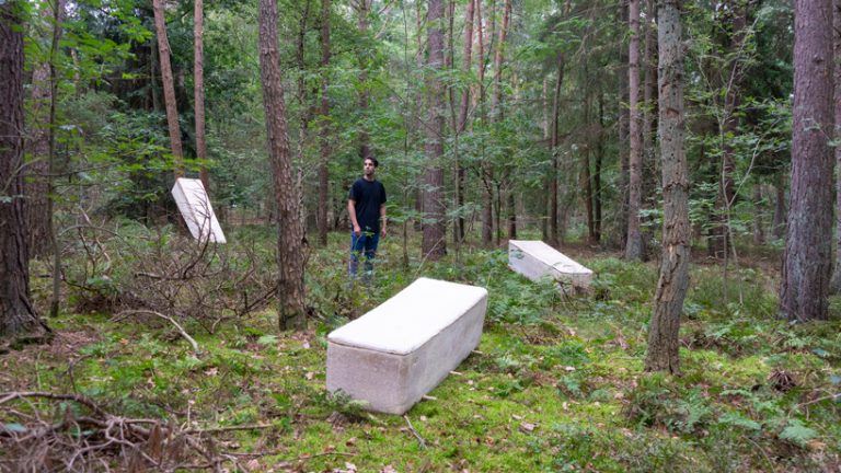 world’s first living coffin made of mushroom mycelium gives human ...