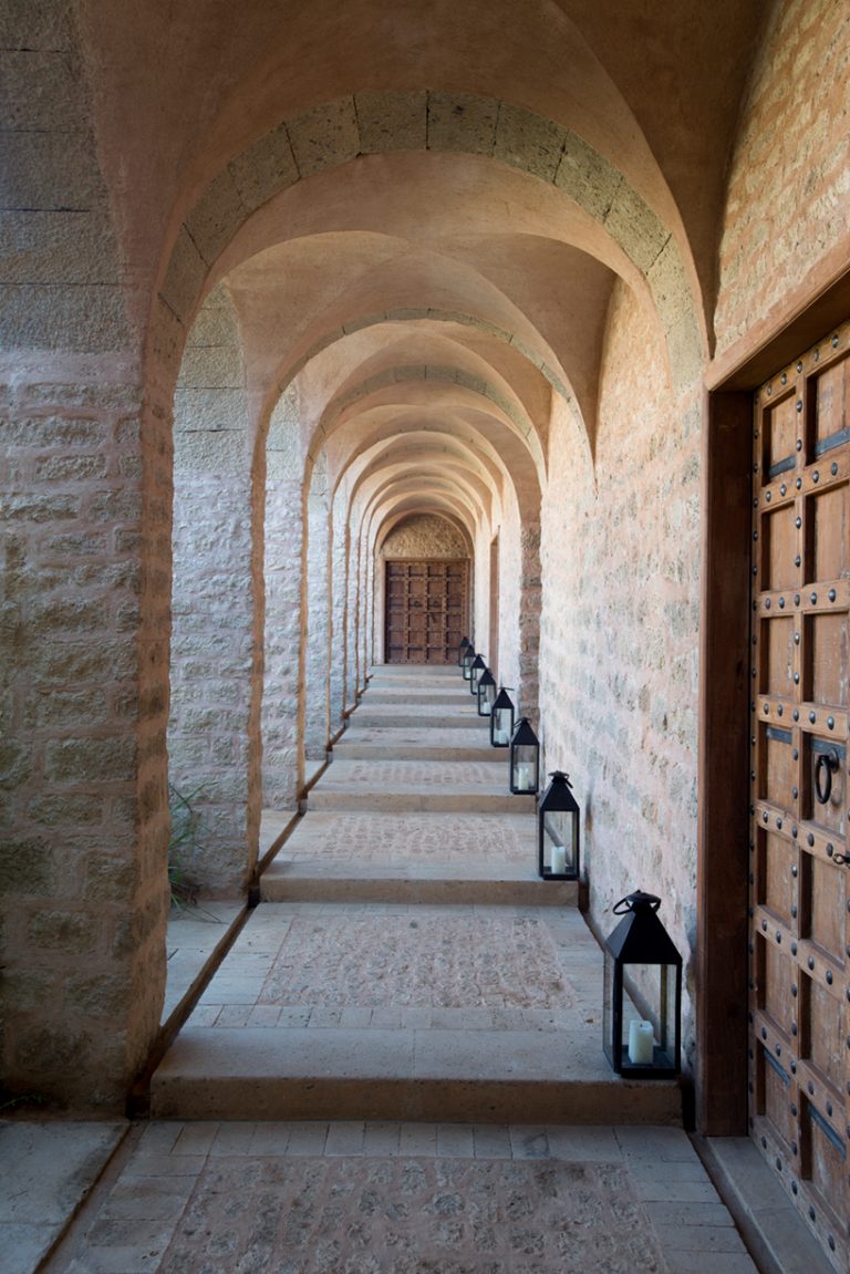 michaelis boyd's arijiju house hybridizes european and kenyan architecture