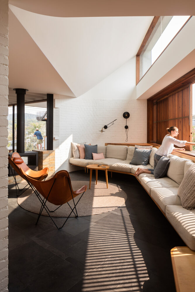 david boyle sculpts the breezeway house as a complex, angular geometry