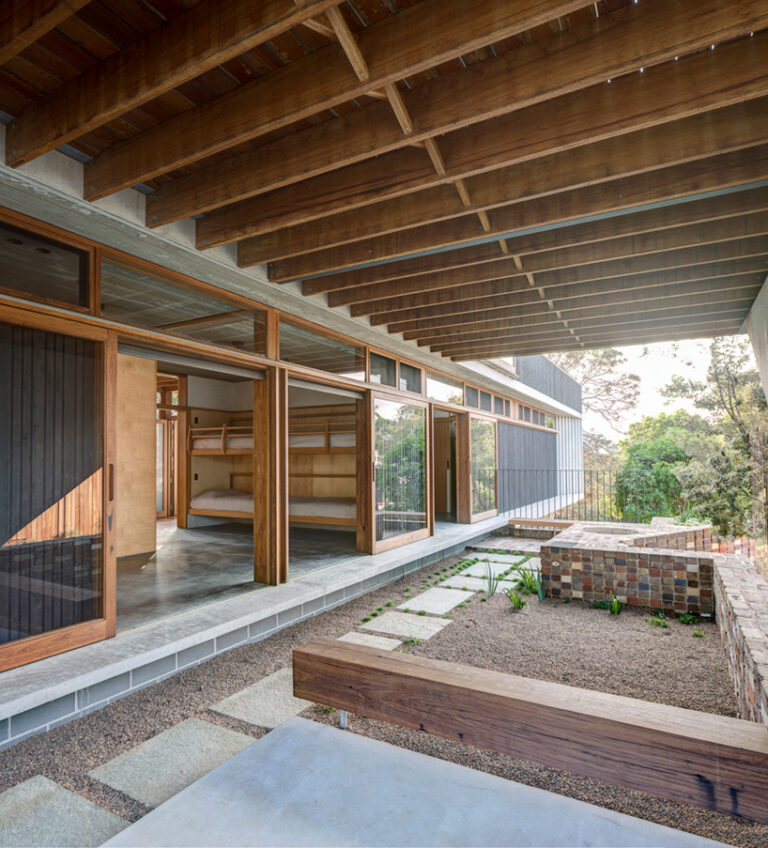 david boyle sculpts the breezeway house as a complex, angular geometry